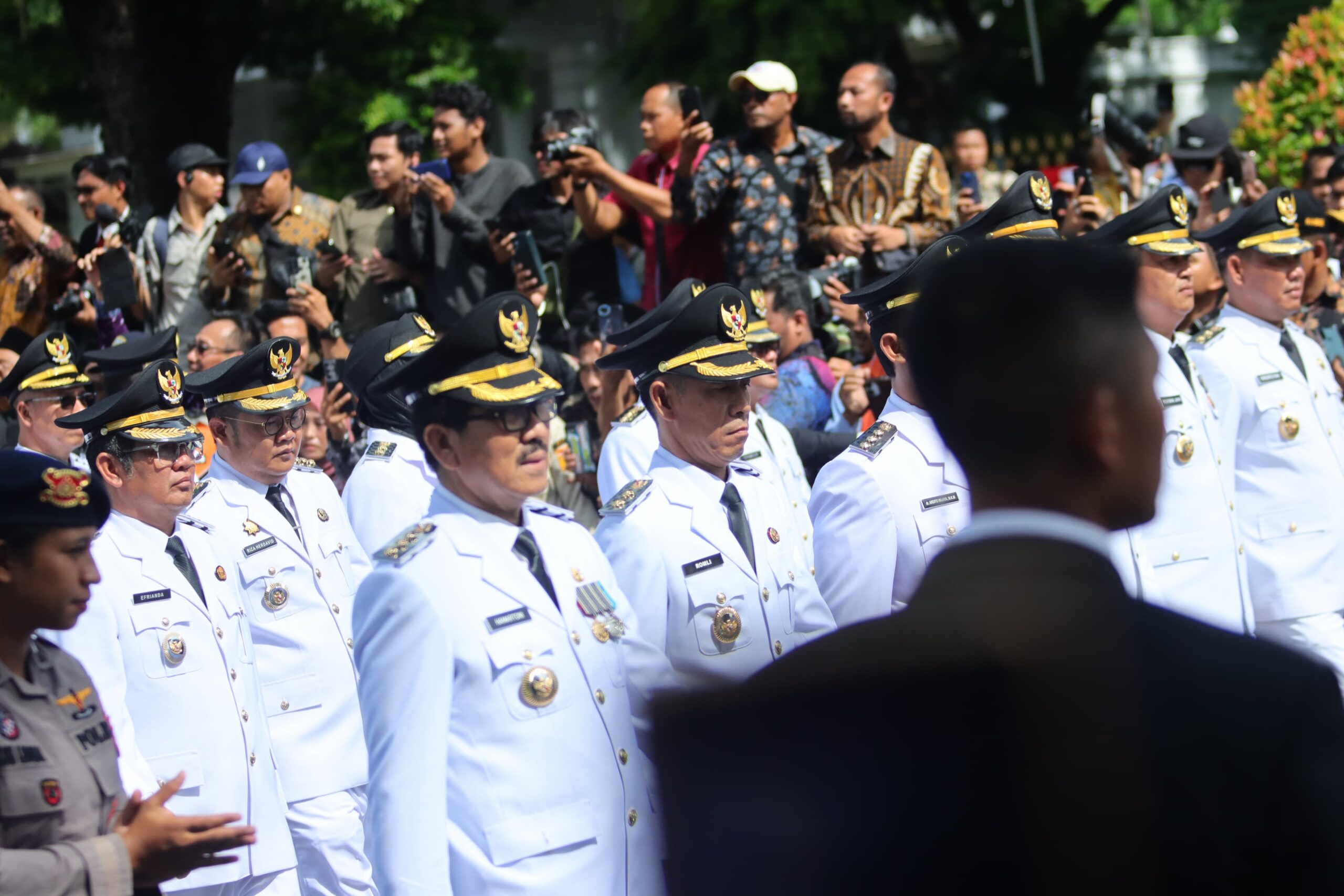 Presiden Prabowo Lantik Hamartoni Ahadis dan Romli Sebagai Bupati Wabup Lampung Utara Terpilih ...